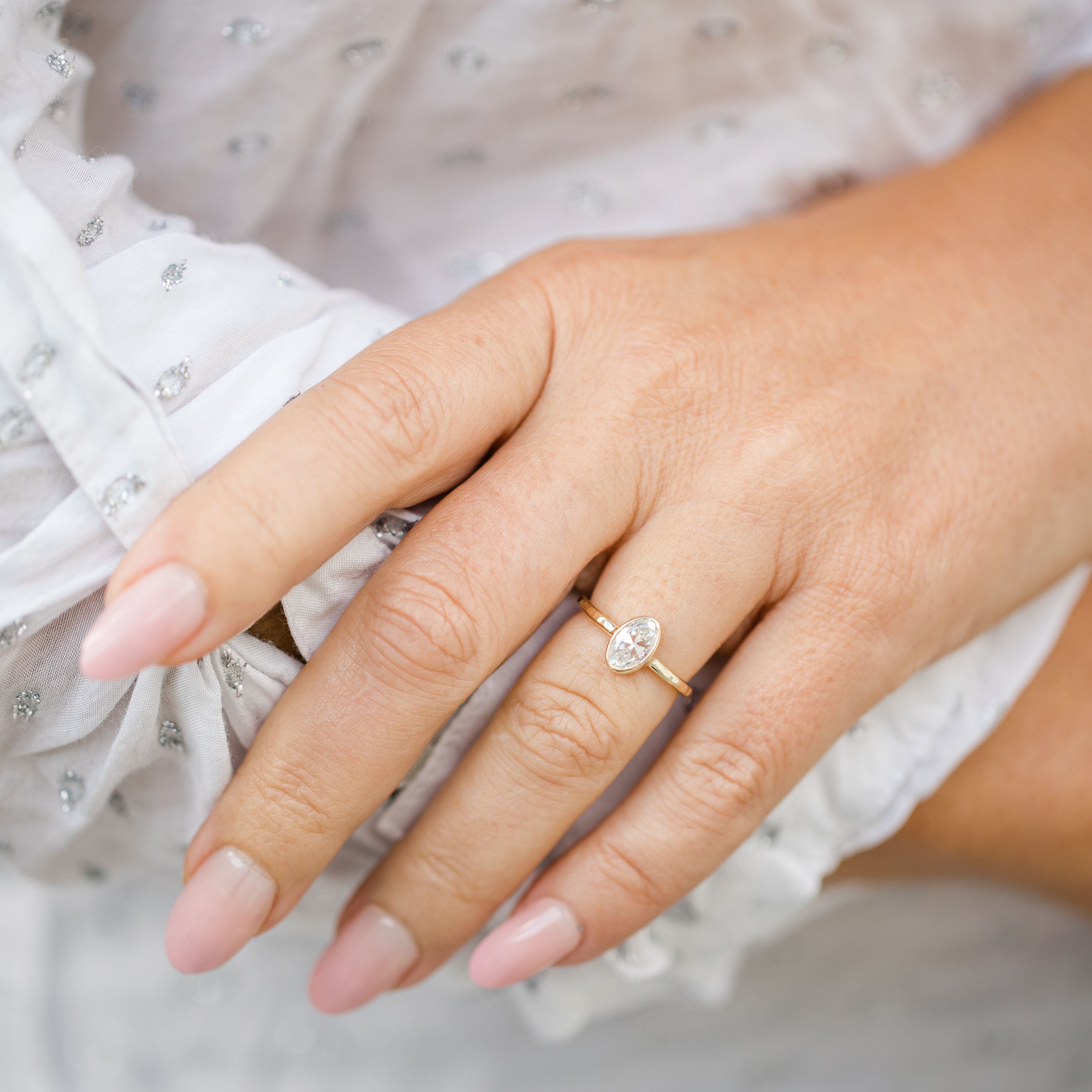 Bezel vs Prong Engagement Rings: What They Really Look Like on the Han ...